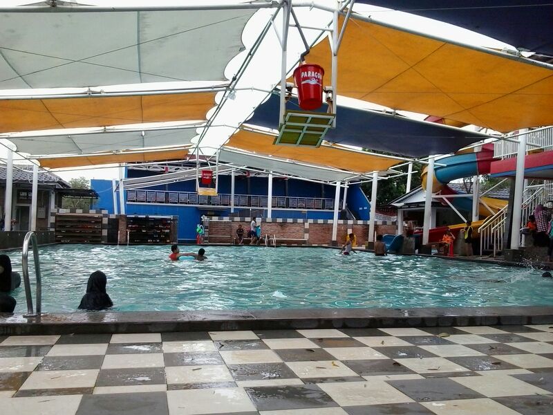 Zulfa Amalia Anugrah: Paragon Swimming Pool