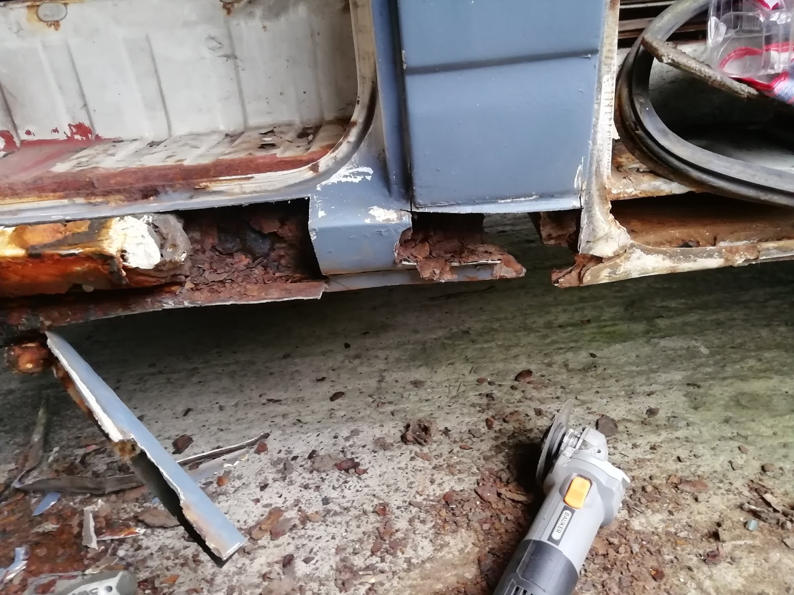 Biały the VW transporter T4 restoration: More rust