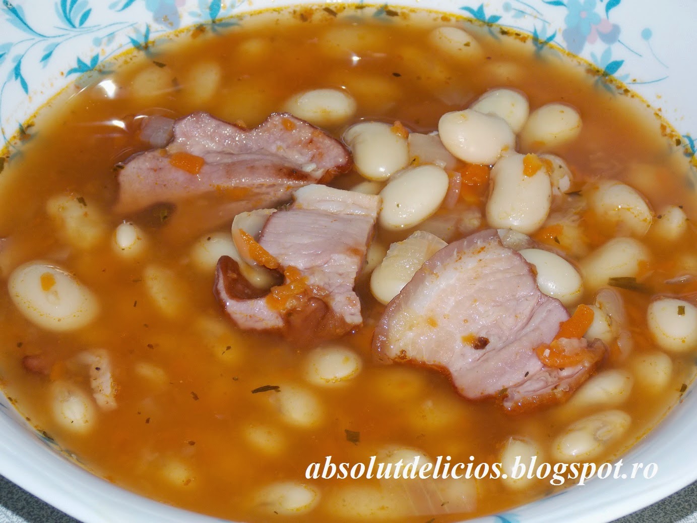 Absolut Delicios: CIORBA DE FASOLE BOABE CU AFUMATURA