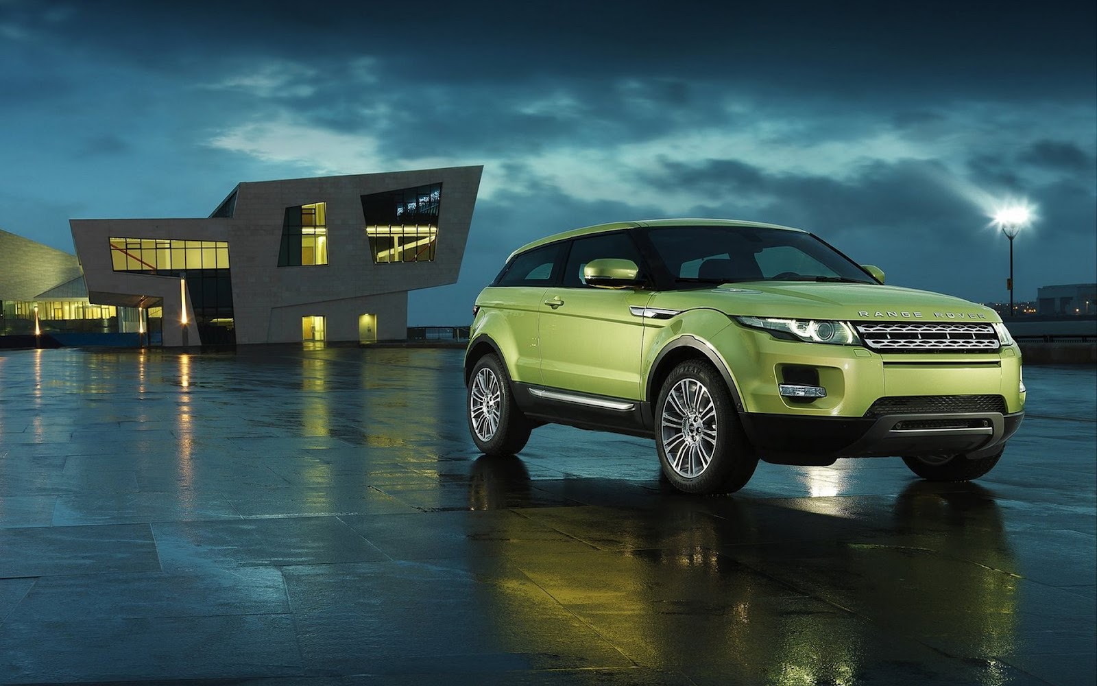 Wallpapers of beautiful cars: Land Rover / Range Rover Evoque