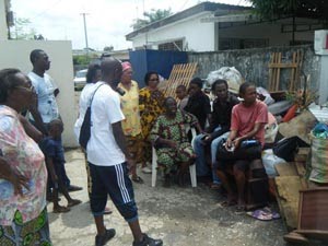 THE SAD EVICTION OF A GABONESE FAMILY FROM THEIR HOME. LA TRISTE ...