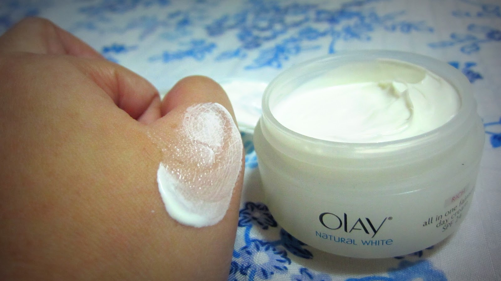 OLAY NATURAL WHITE DAY CREAM REVIEW | callmekristine