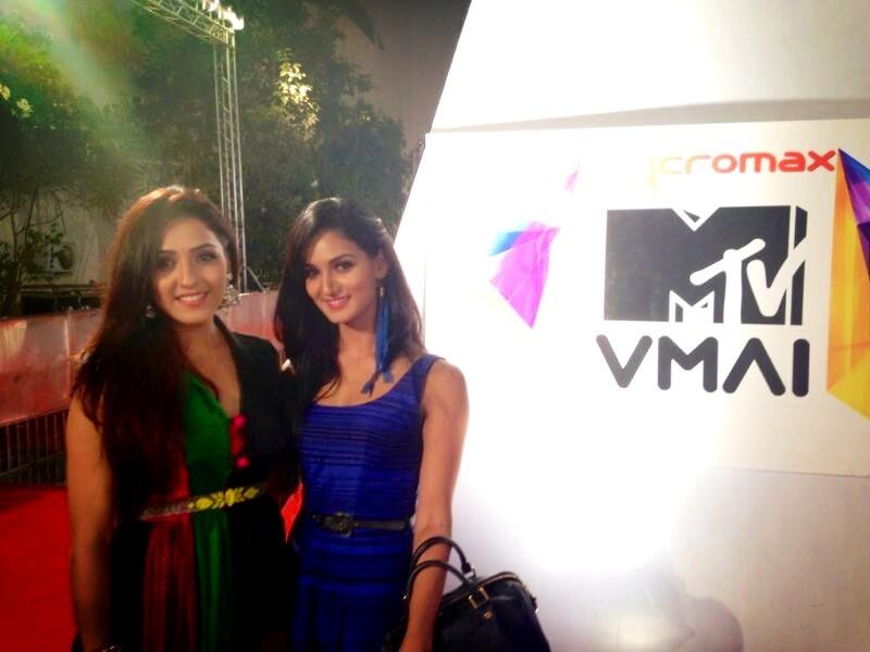 Singer Neeti Mohan Family Photos | Real-Life Photos