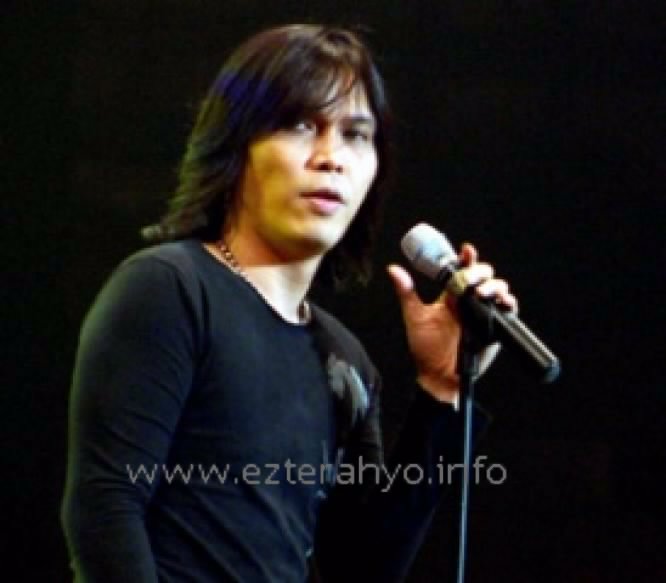 10 penyanyi berkarakter Indonesia ~ Musikomunitas