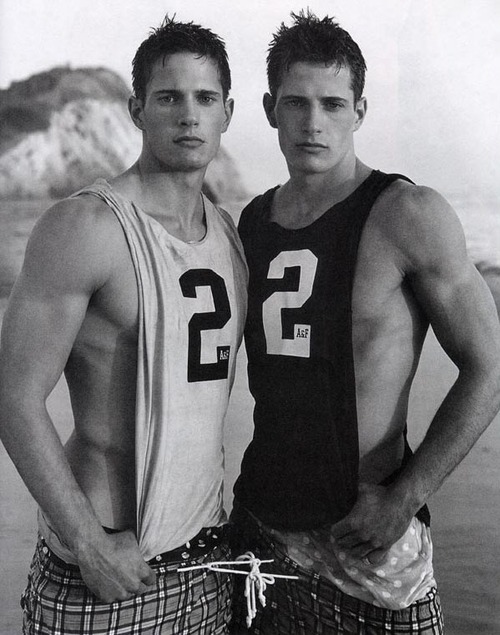 EVERYDAY HOTTIES: HOT BROTHERS- THE CARLSON TWINS.