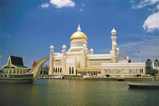 Bandar Seri Begawan, Brunei - Travel Guide - Exotic Travel Destination