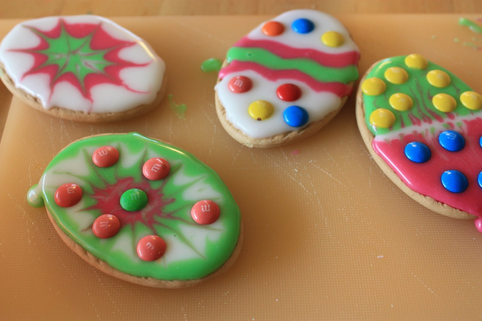 Procrastinations of a crafty mum: Biscuit 'Painting'