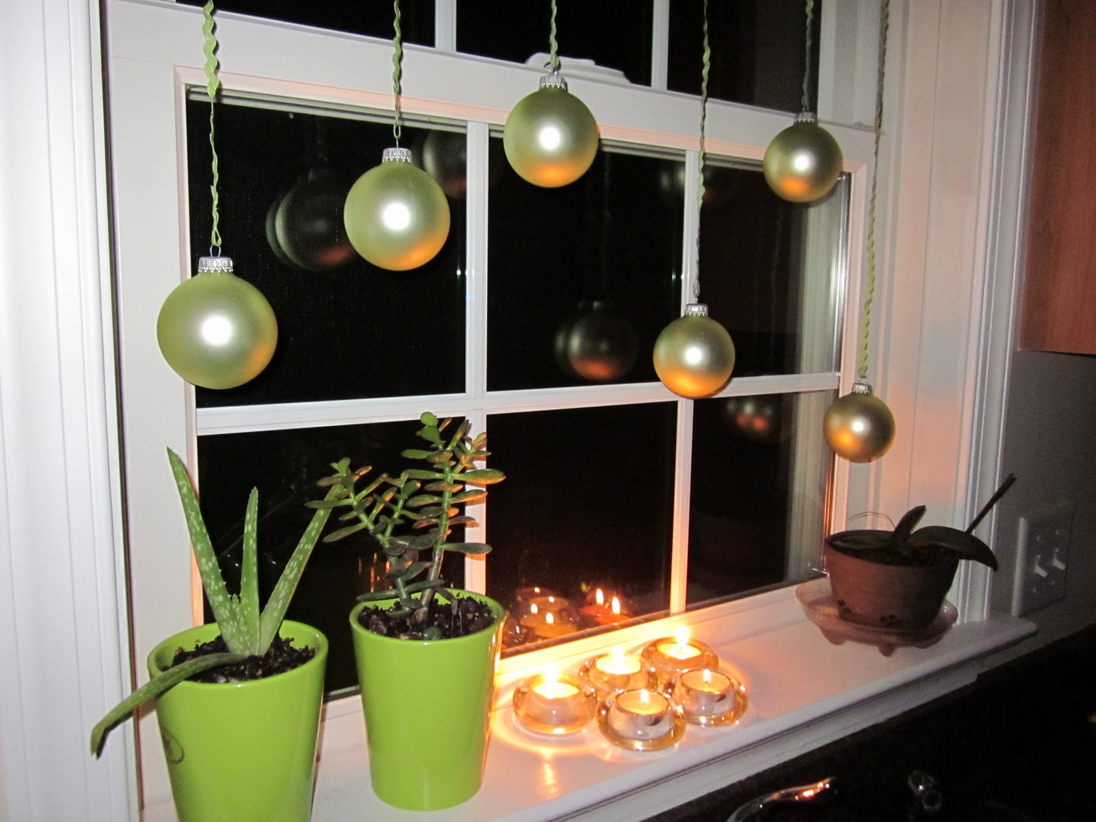 How To Decorate a Window for the Holidays - Robin Kramer Writes