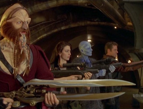 Doux Reviews: Farscape: Family Ties