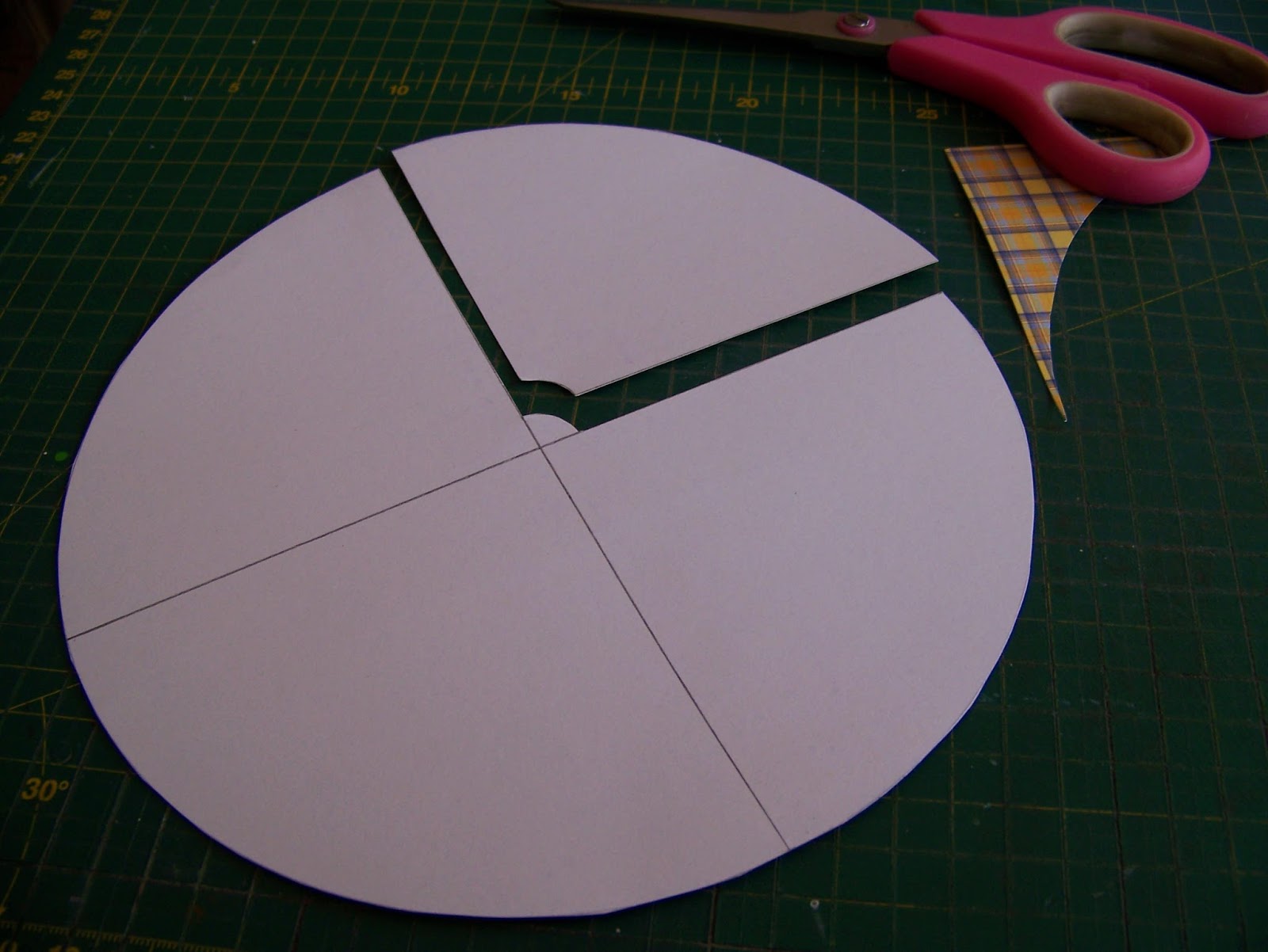 A Pretty Talent Blog: Scrapbooking 6: Interactive Photo Wheel