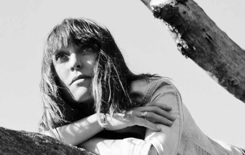 Con los dedos torcidos: Metals de Feist