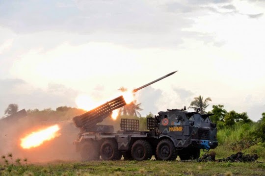 Garuda Militer: [Latgab 2014] Dahsyatnya tembakan Meriam Howitzer dan ...