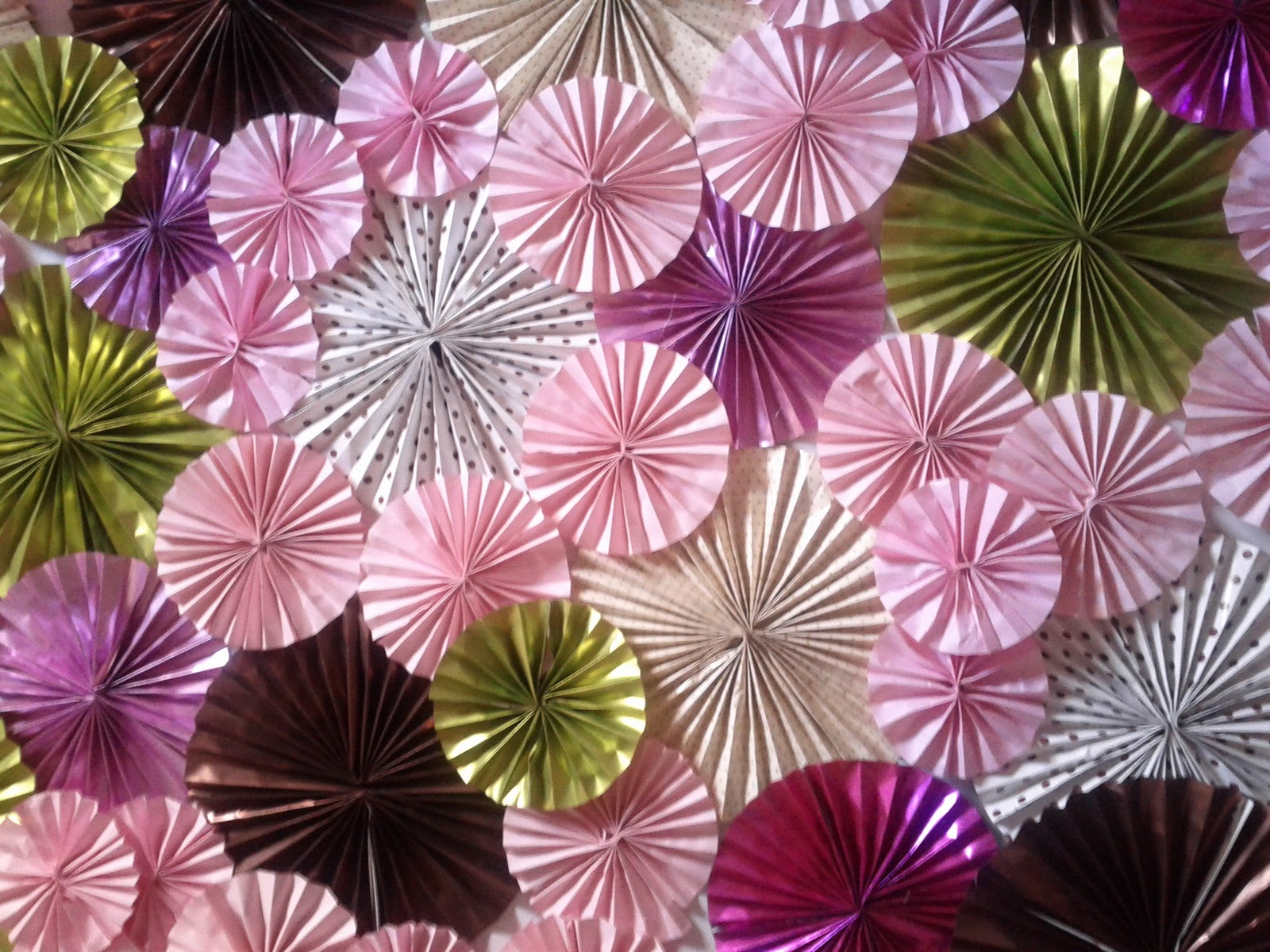 The Green Room Planners: Paper Wheels Backdrop.