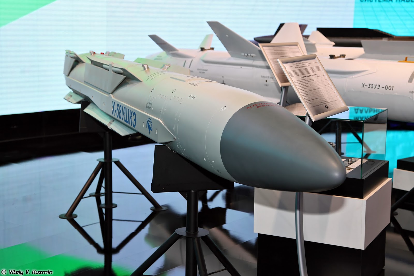 Full Frame: Sukhoi PAK-FA : Ivan's Badass Stealth Fighter