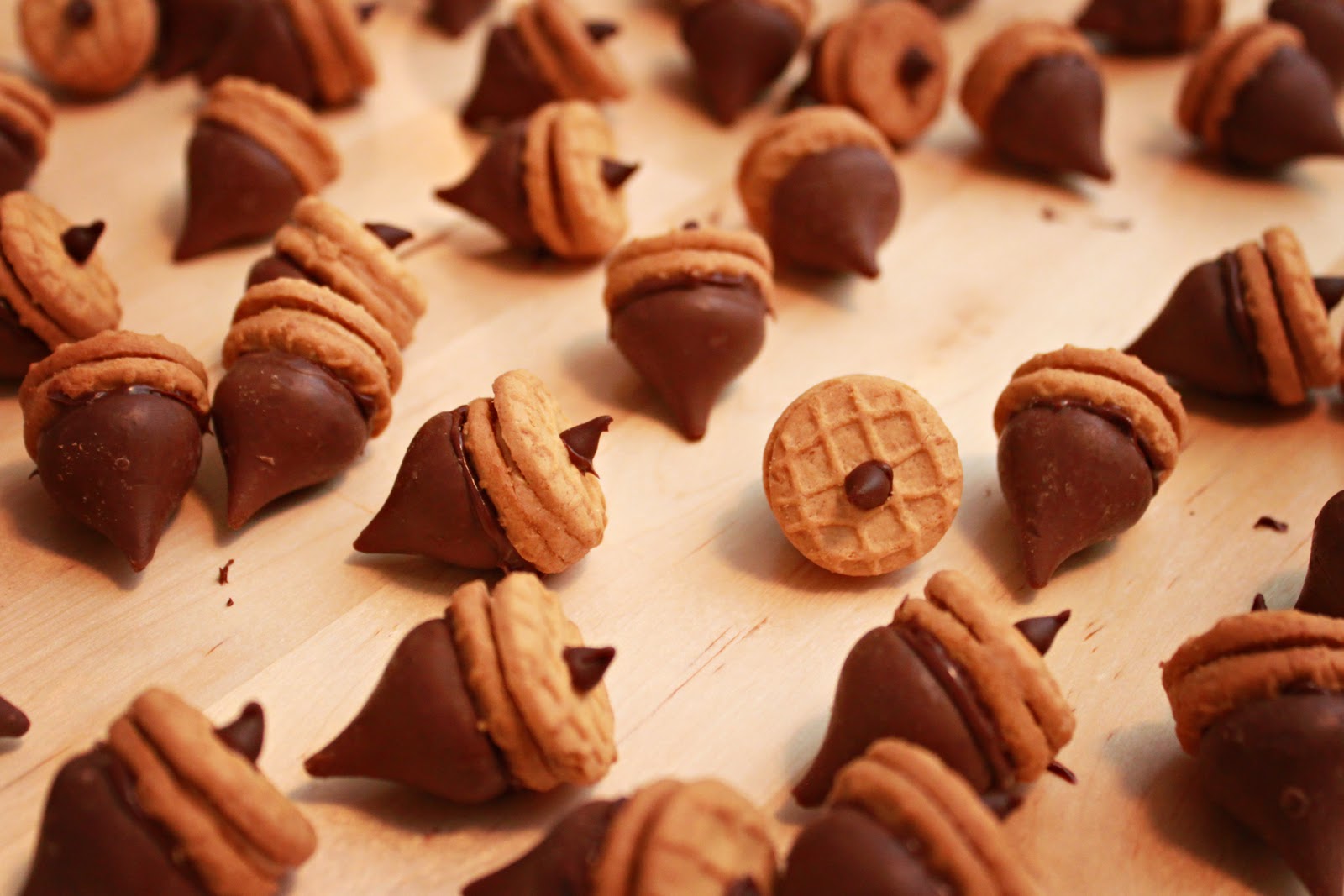 Mandie Starkey: thanksgiving : diy acorn treats