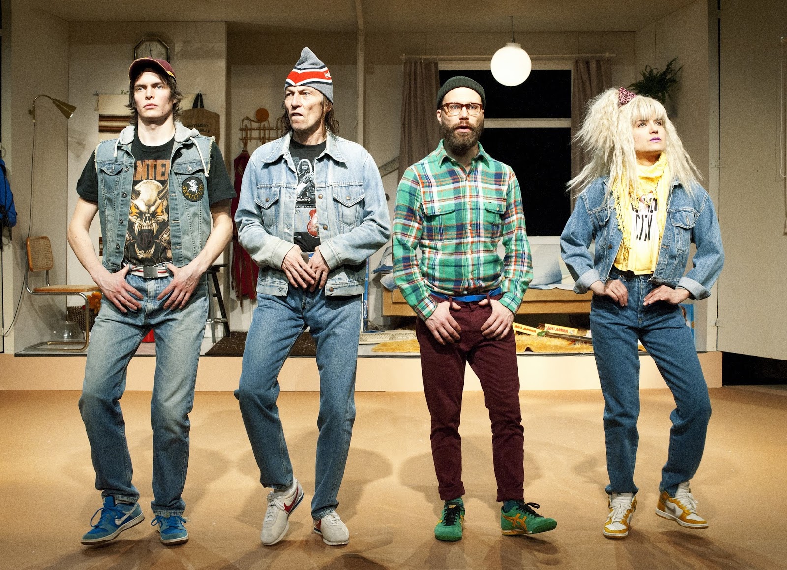 Teatterikärpäsen puraisuja : Pasi was here / KOM-teatteri