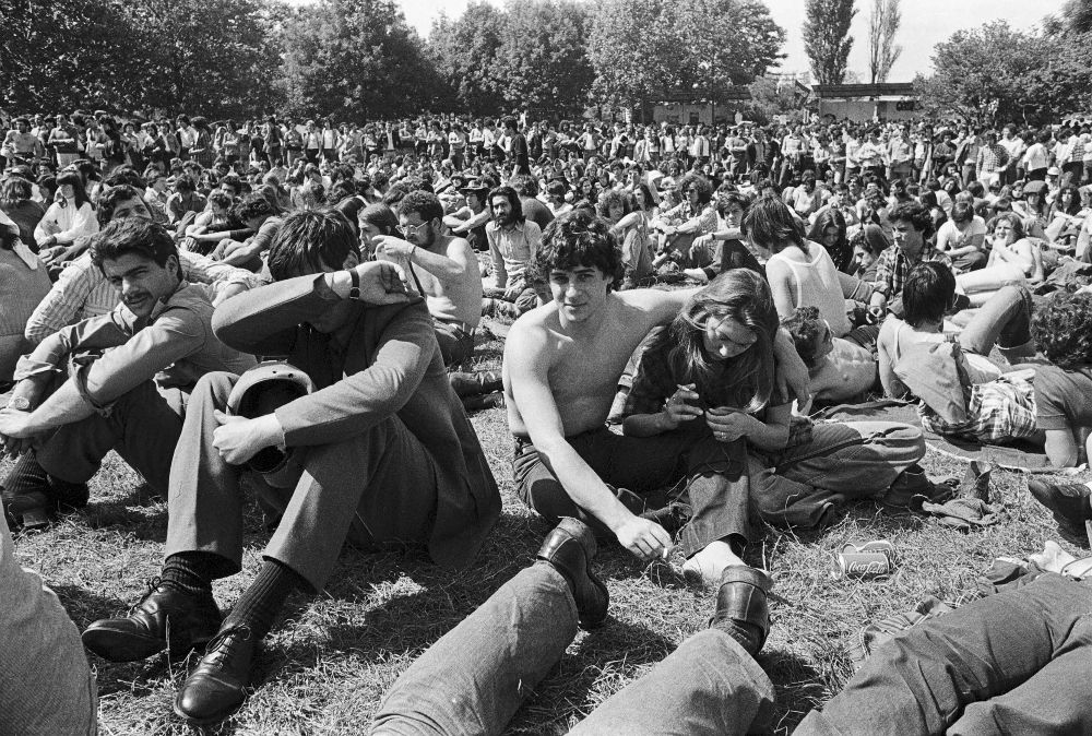 The Hippie and Rock Movement in Milan: 28 Astonishing Photos Document ...