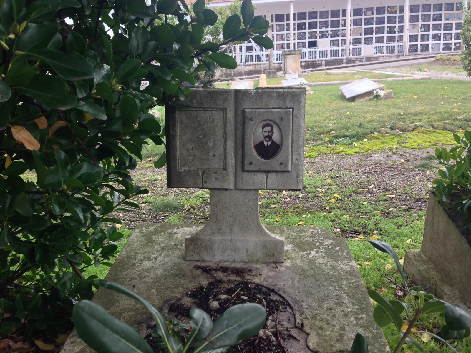 Palabras da man ao corazón: Epitaphs (XVIII): Posthumous Letters in Ciriego