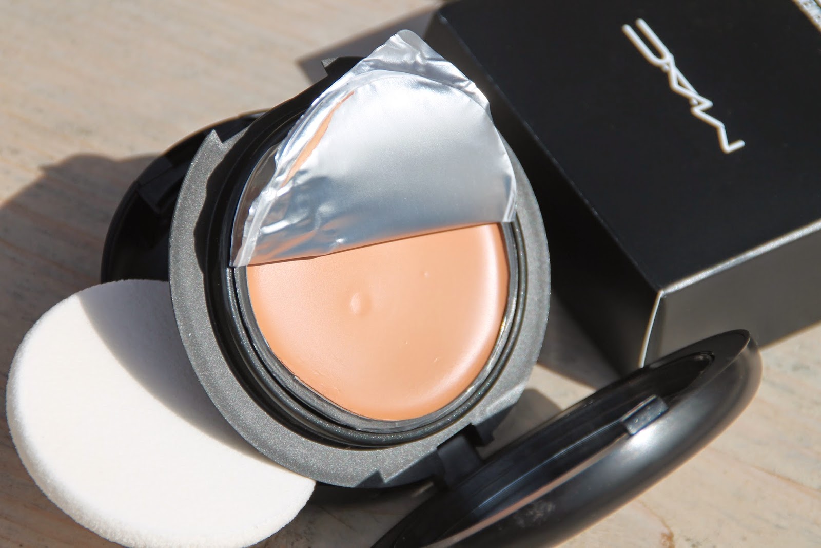 Crystal's Reviews: MAC Pro Longwear compact foundation NW30