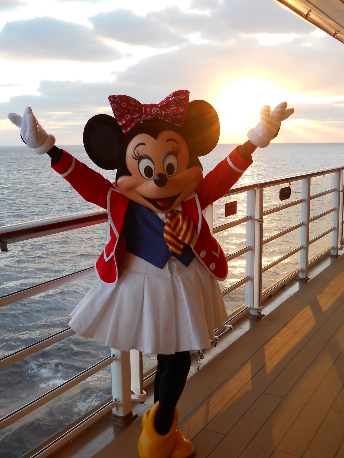 Kaleigh Makes Friends with Mickey Mouse: Minnie Mouse takes a Stroll