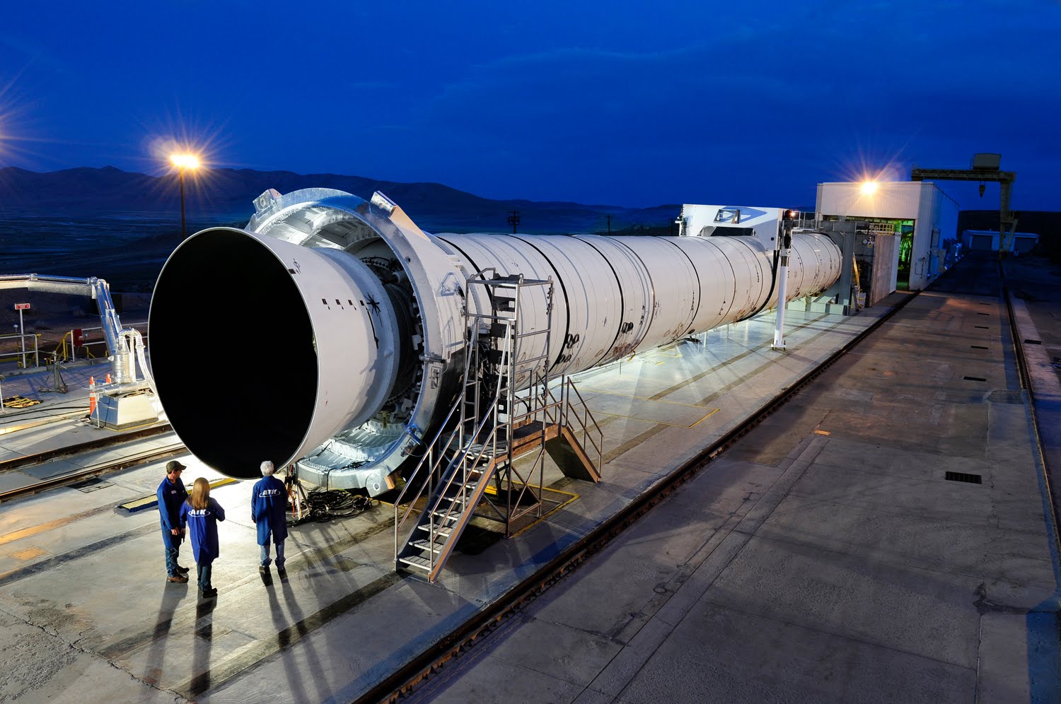 FAIZ RAHMAN :): 22 Million Horsepower Rocket (gambar dan video)