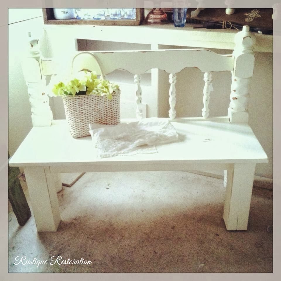 Rustique Restoration: Cute Shabby Bench Made with an Old Headboard
