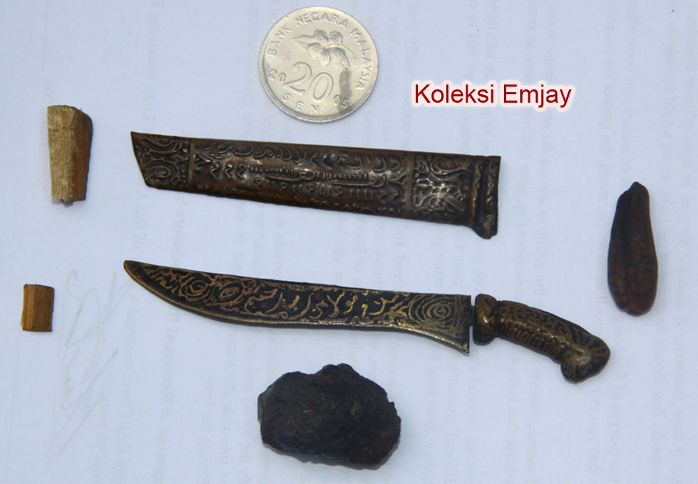 Laman Emjay: Pelupusan tangkal azimat dan senjata puaka terkini.