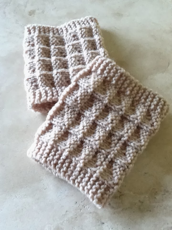 Kriskrafter: Free Knit Pattern! 2-Needle Boot Toppers / Cuffs