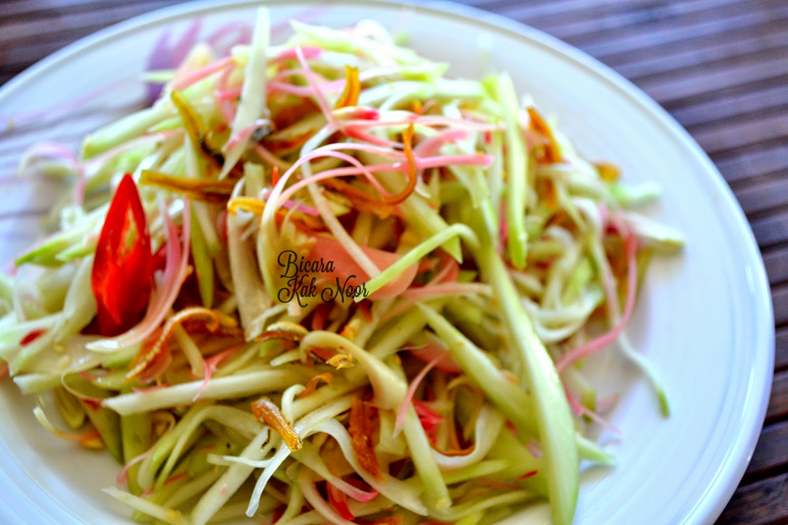 Kerabu Mangga Kantan Bilis Goreng - Dapur Kak Noor