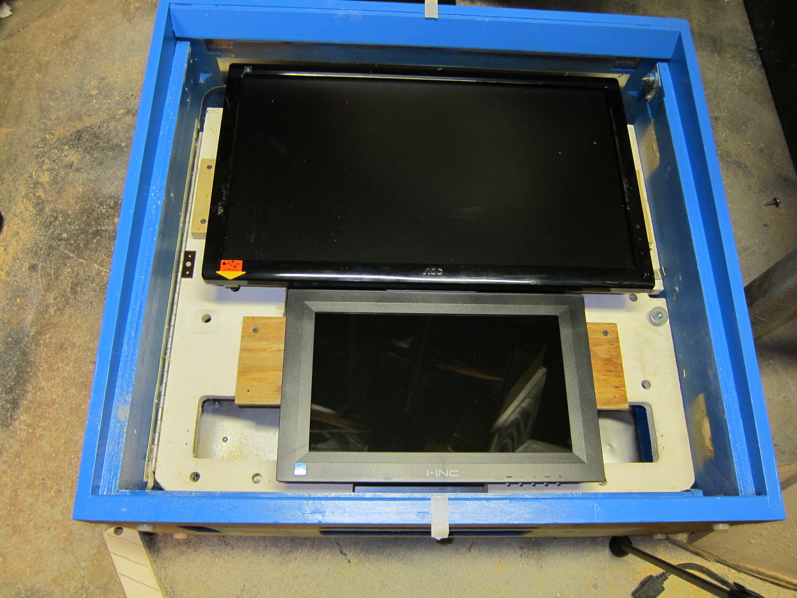 ArturosArcadeLab: Virtual Pinball Backbox Display Mounting Made Easy