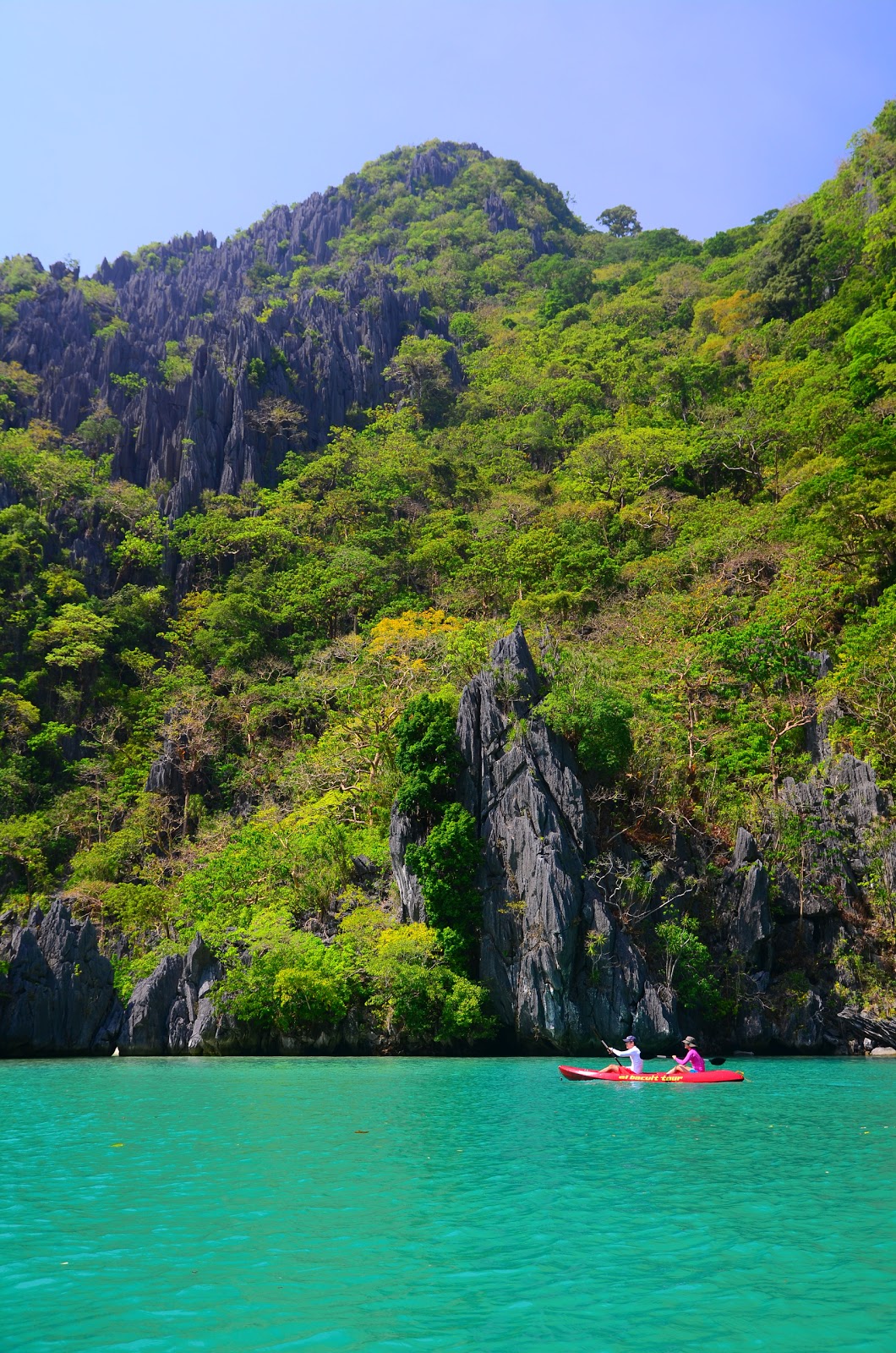 The Nomadic Pinoy: Kayaking on Bacuit Bay