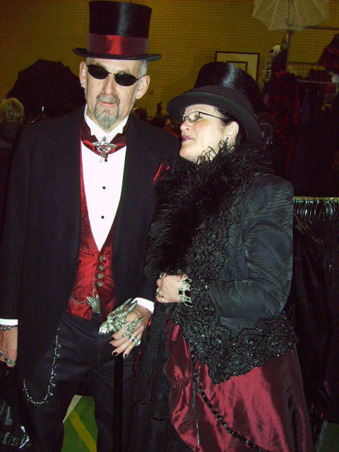 Gothic Romance: Romantic Gothic Clothing Guide