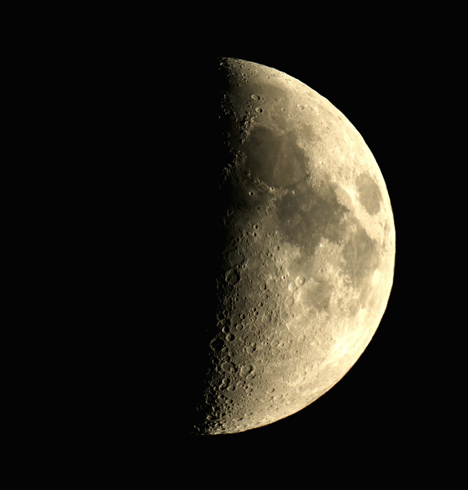 ASTROFELSASTRONOMÍA EN EL BAIX LLOBREGAT: La Luna, en cuarto creciente