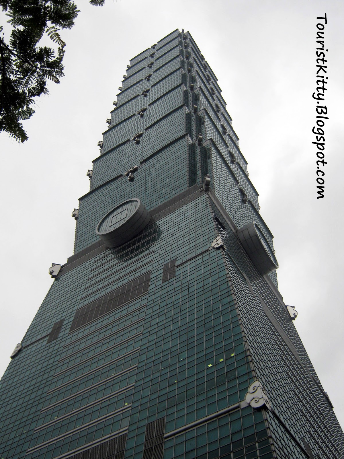 Tourist Kitty: Taiwan 2011 - Taipei 101