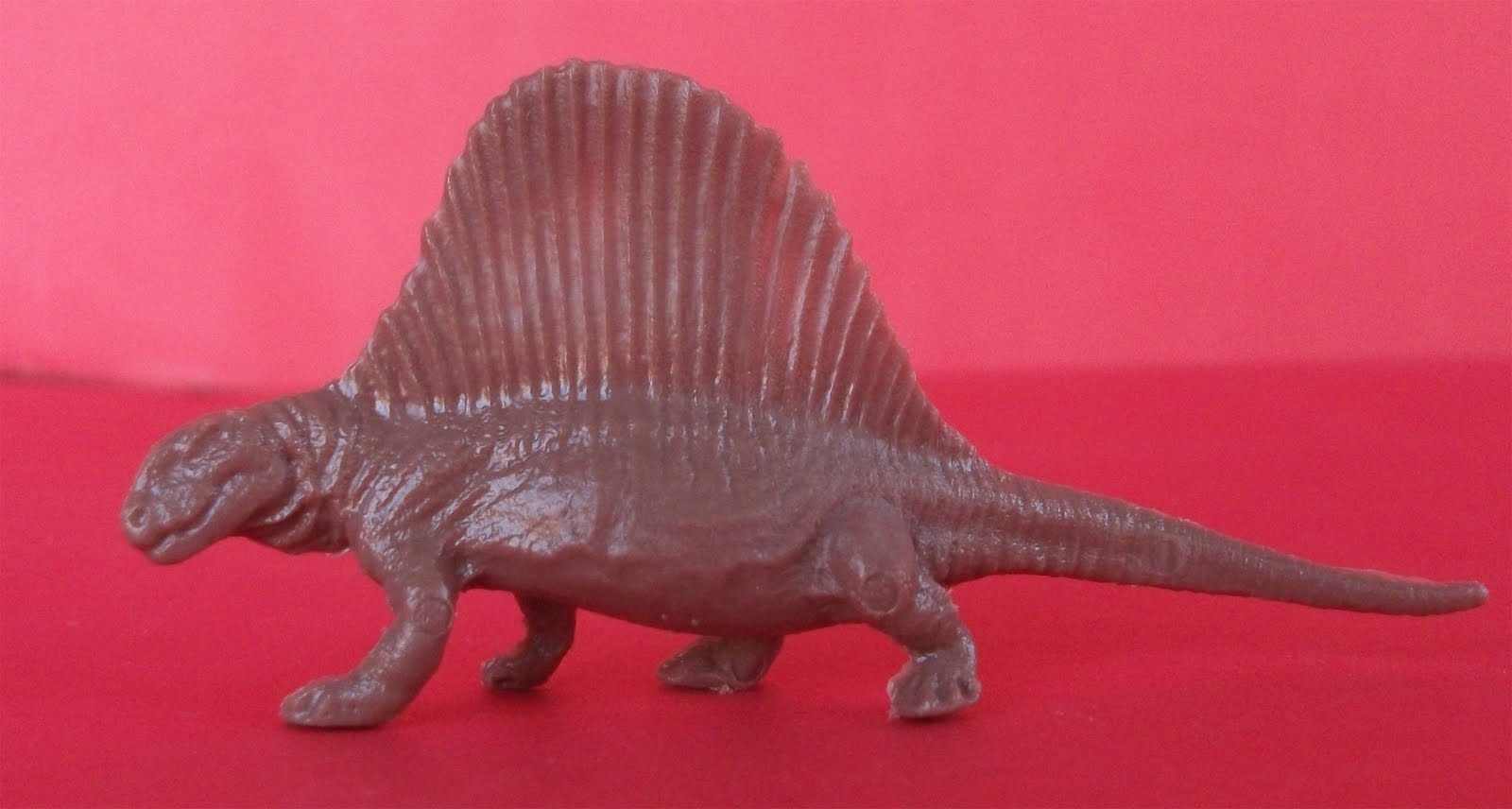 Dos Fósseis ao Plástico!: DIMETRODON (INVICTA)