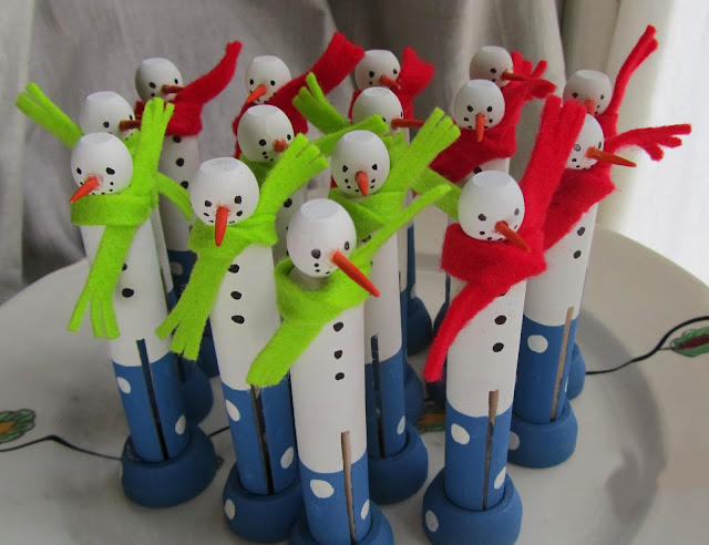 Love Making Things: On the fourth day of Christmas..... peg snowmen