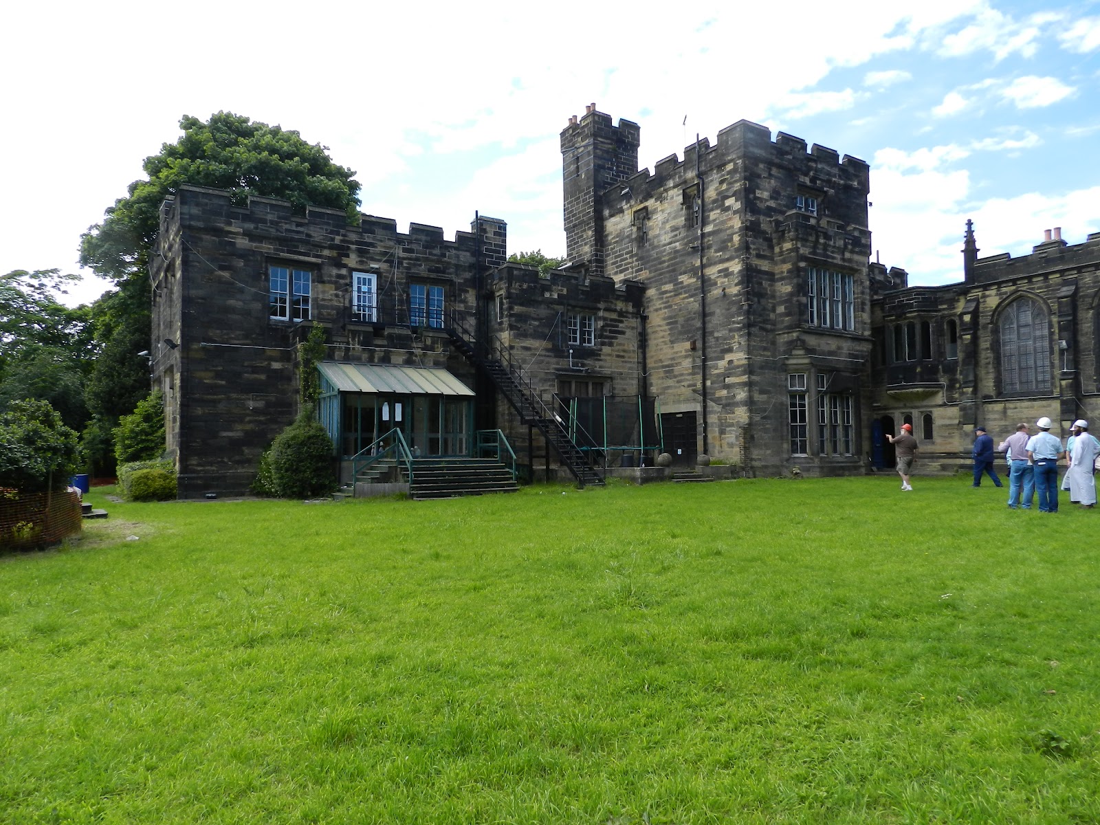 Pre-Menopausal Women`s Pass(ed) Times: Tour around Benwell Towers