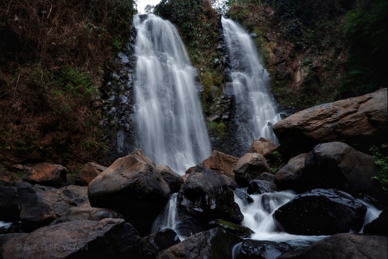 Mitos di Balik Keindahan Curug Cinulang - Pradirwan
