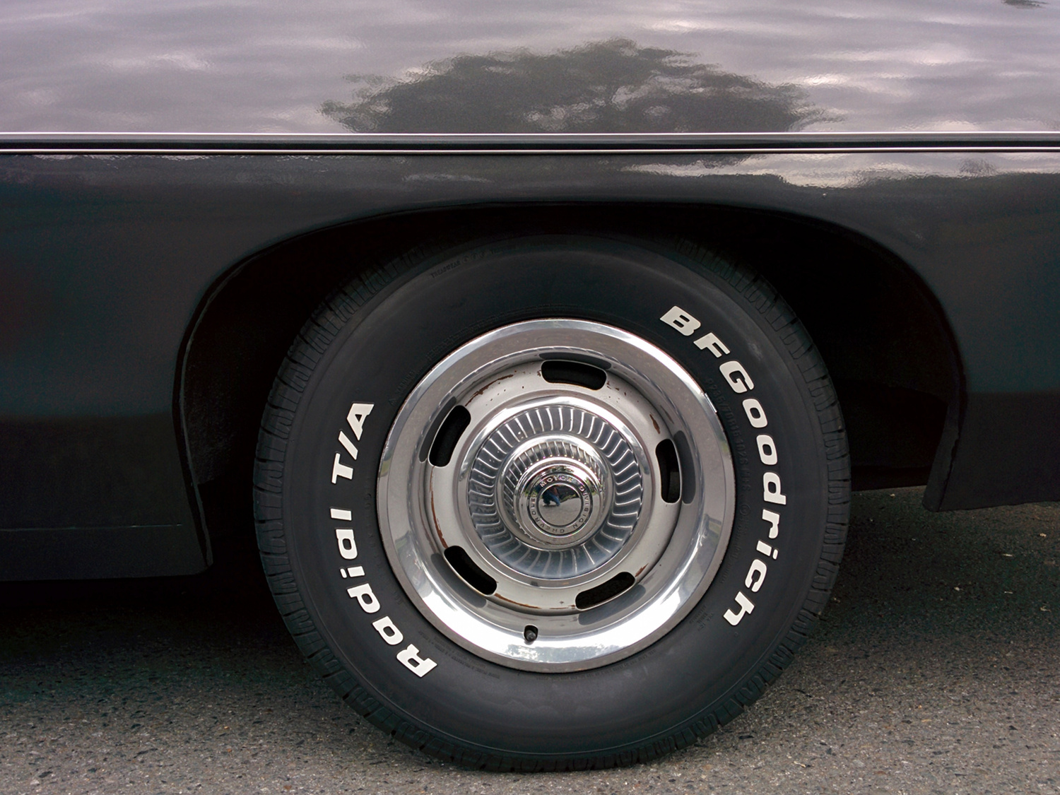 Old Parked Cars Vancouver: 1969 Ponitac Strato Chief 2 door