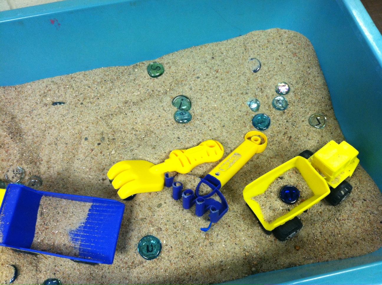 Kinder Corner: Digging for letters