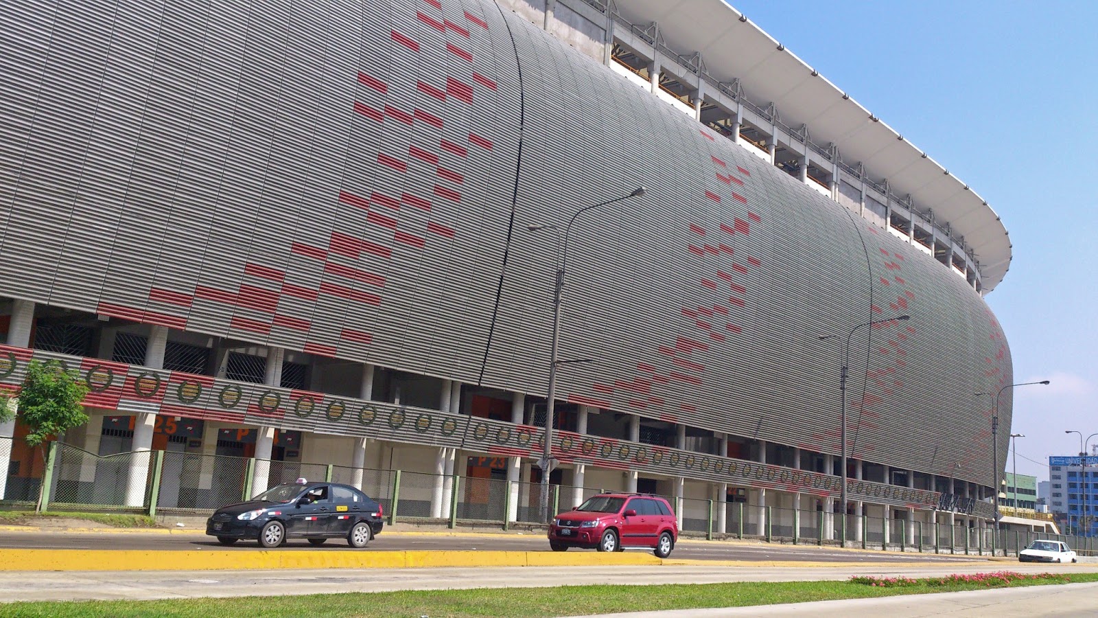 FÚTBOL PERUANO Y MUNDIAL: El Moderno Estadio Nacional De Perú