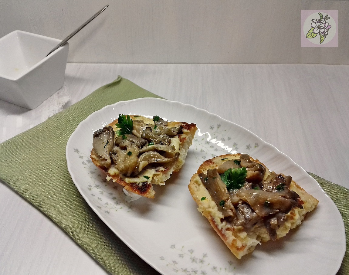 vegana y compañía: BRUSCHETTA DE OTOÑO, CON SETAS Y HUMUS