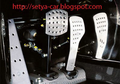 Ferrary enzo 220mph through the speed