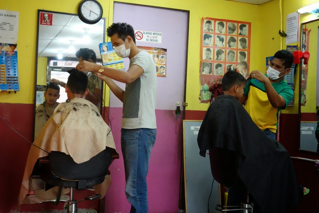 Gunting Rambut Di Kedai Gunting