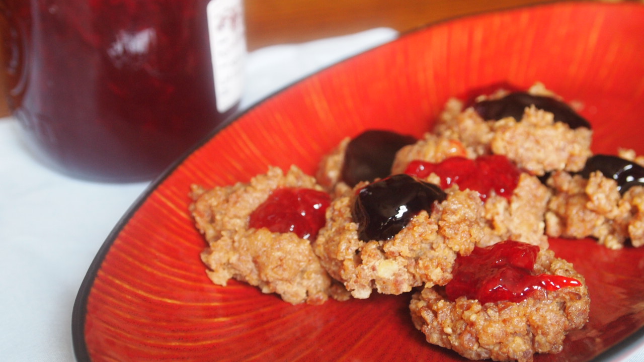 OmNomLove: Raw PB&J Cookies