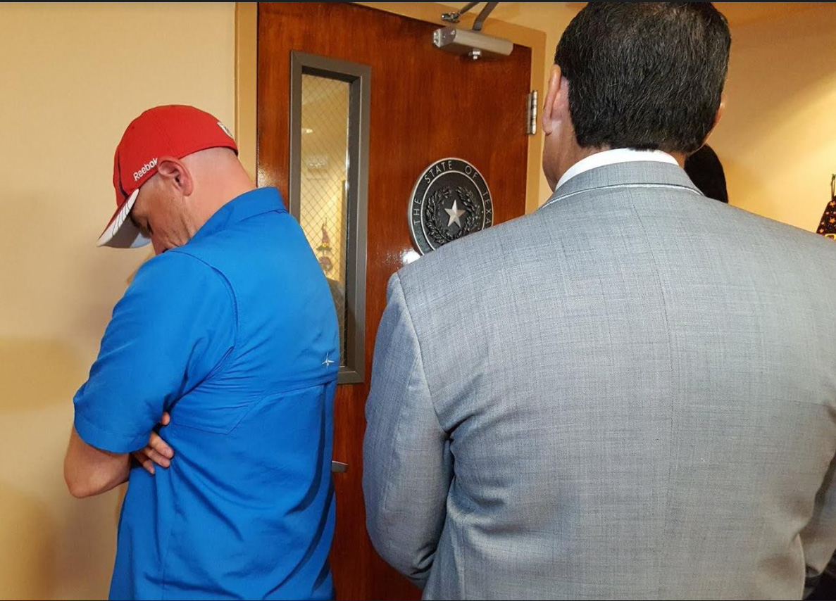 EL RRUN RRUN: DID CARLOS ELIZONDO CASE CAUSE NOE GARZA, SAENZ SPLIT?