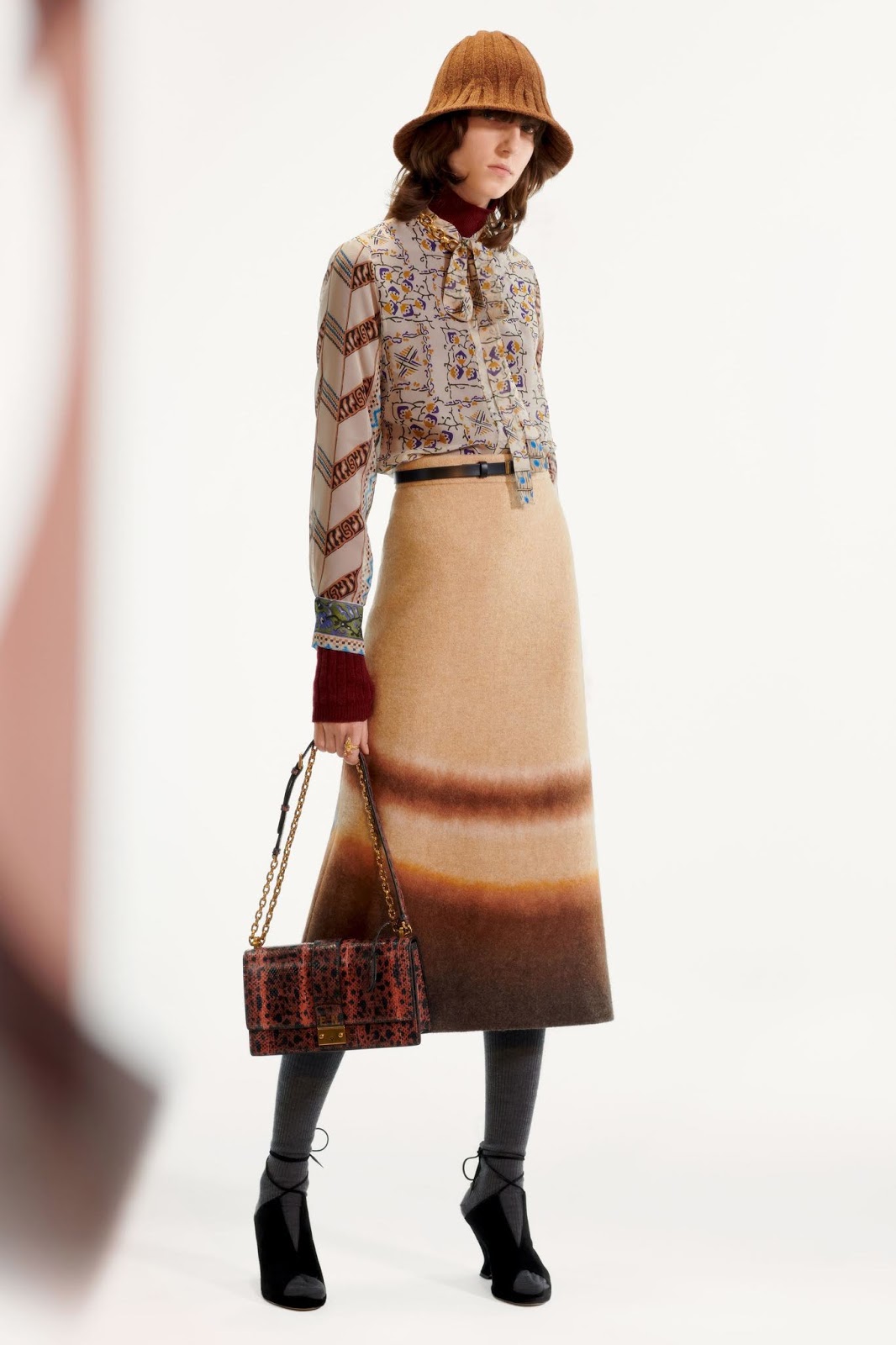 Spleen De Couture: IT IS ALL ABOUT THE CHIC KNITWEAR BY DIOR