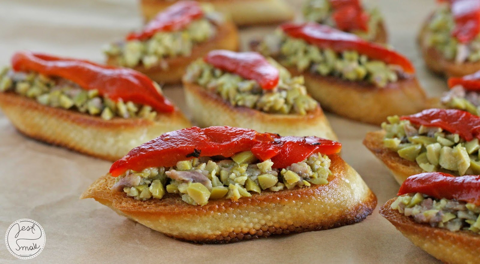 Jest Smak: Grzanki z marynowaną papryką i anchois