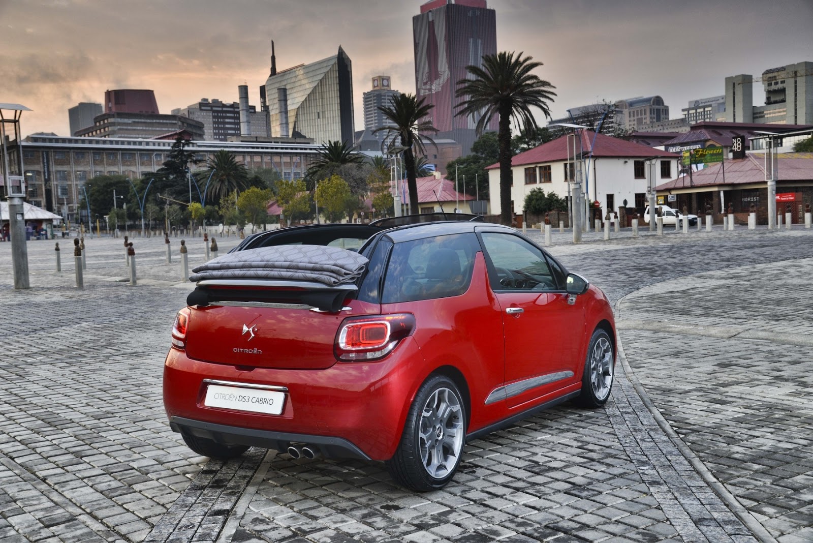 CITROEN LAUNCHES DS3 CABRIO - Awesome Cars: CITROEN LAUNCHES DS3 CABRIO