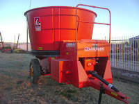 MAQUINARIA AGRICOLA INDUSTRIAL: Molino Farmhand 900 $10,200 Dlls
